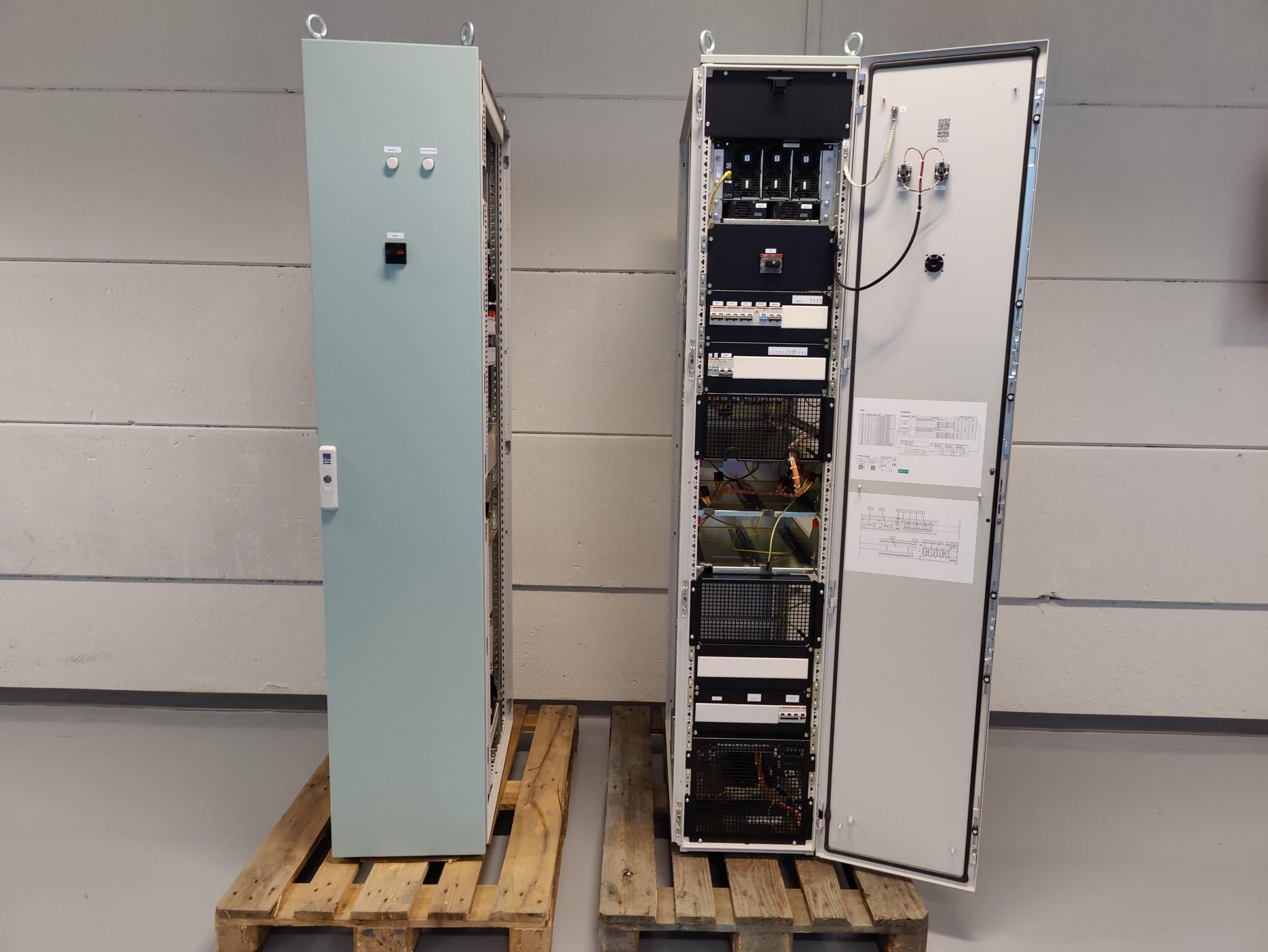 Embedded power cabinets for ships - Alpha Innovations